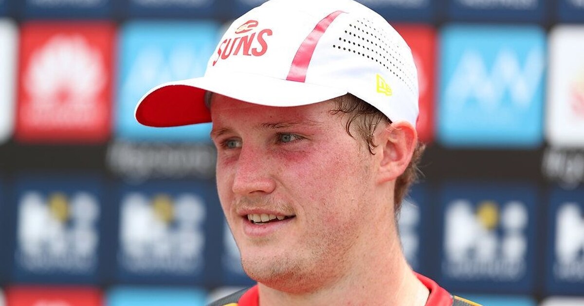 Wigg returns to football