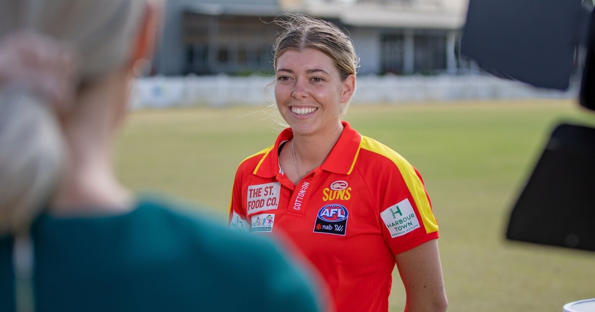 Rubik's cube, left-handed writing: Kalinda Howarth adds extra party tricks