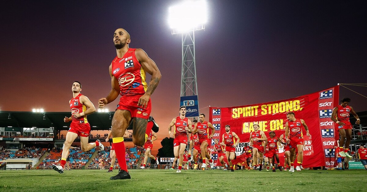 Vote now: Austworld Player of the Round 10